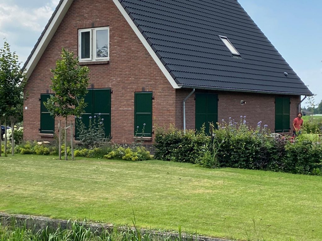 Houten raamluik CLASSIC antraciet (RAL7016) - Luikenshop.nl